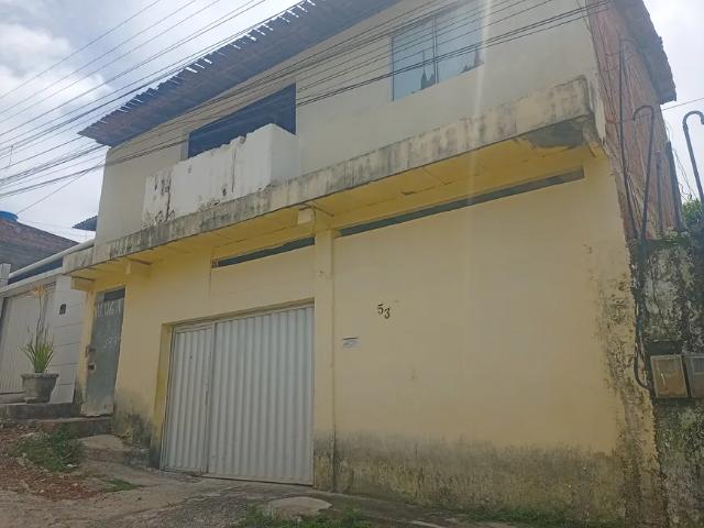 Casa com 3 Quartos e 2 banheiros à Venda, 200 m² por R$ 200.000