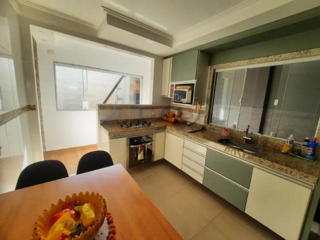 Casa com 3 Quartos e 2 banheiros à Venda, 200 m² por R$ 490.000
