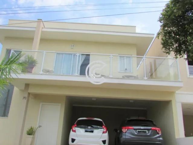 Casa com 3 Quartos e 2 banheiros à Venda, 225 m² por R$ 999.000