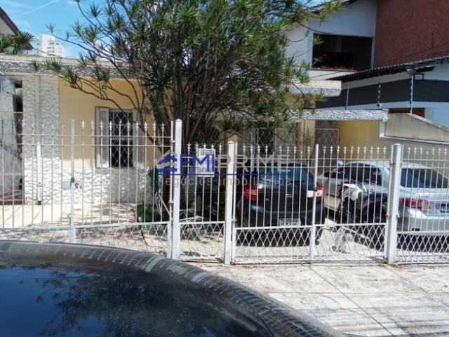 Casa com 3 Quartos e 2 banheiros à Venda, 236 m² por R$ 1.300.000