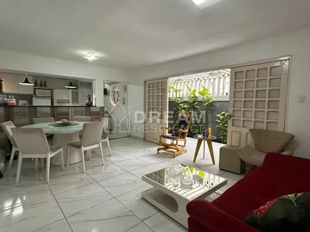 Casa com 3 Quartos e 2 banheiros à Venda, 350 m² por R$ 1.100.000
