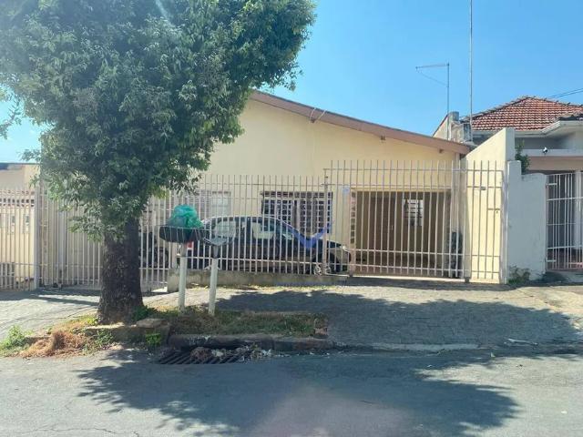Casa com 3 Quartos e 2 banheiros à Venda, 363 m² por R$ 380.000