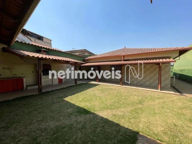 Casa com 3 Quartos e 2 banheiros à Venda, 417 m² por R$ 1.100.000