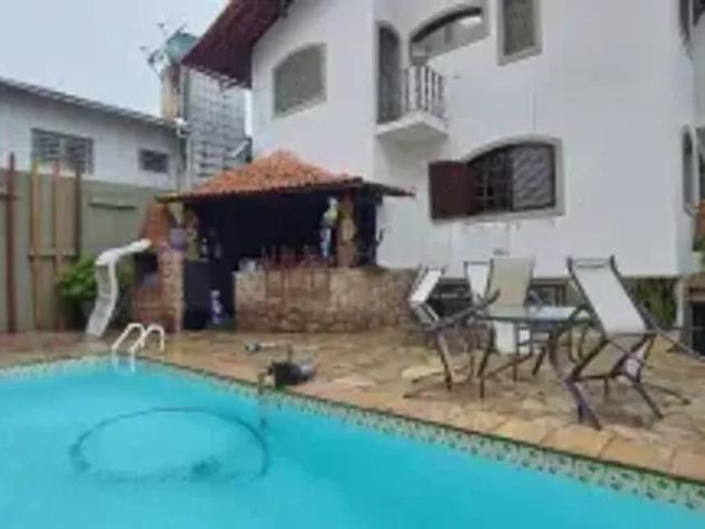 Casa com 3 Quartos e 2 banheiros à Venda, 550 m² por R$ 1.700.000