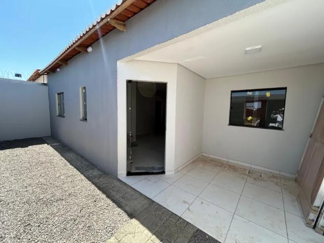 Casa com 3 Quartos e 2 banheiros à Venda, 65 m² por R$ 195.000