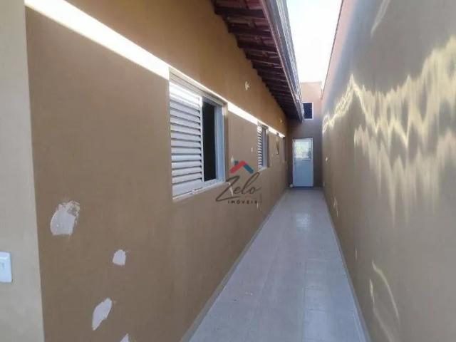 Casa com 3 Quartos e 2 banheiros à Venda, 65 m² por R$ 295.000