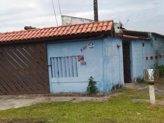 Casa com 3 Quartos e 2 banheiros à Venda, 68 m² por R$ 210.000