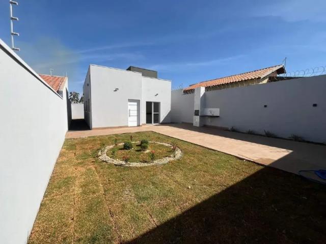 Casa com 3 Quartos e 2 banheiros à Venda, 69 m² por R$ 380.000