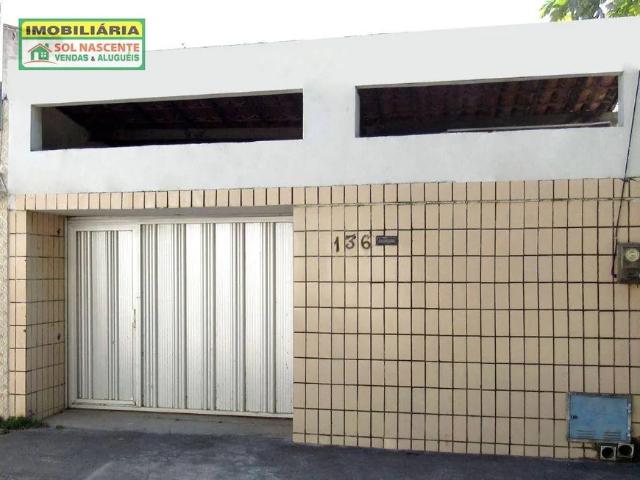 Casa com 3 Quartos e 2 banheiros à Venda, 77 m² por R$ 210.000