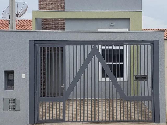 Casa com 3 Quartos e 2 banheiros à Venda, 70 m² por R$ 290.000