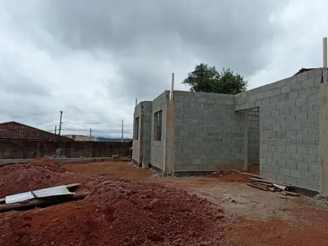 Casa com 3 Quartos e 2 banheiros à Venda, 70 m² por R$ 340.000