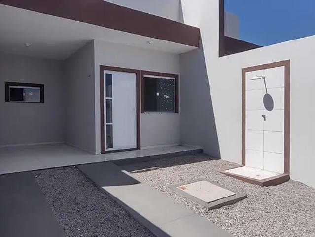 Casa com 3 Quartos e 2 banheiros à Venda, 84 m² por R$ 180.000