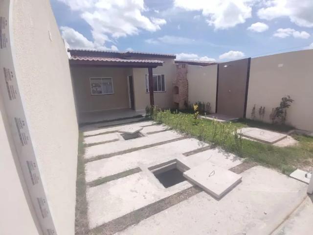 Casa com 3 Quartos e 2 banheiros à Venda, 84 m² por R$ 200.000