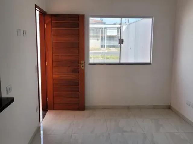 Casa com 3 Quartos e 2 banheiros à Venda, 84 m² por R$ 349.000