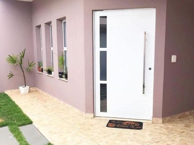Casa com 3 Quartos e 2 banheiros à Venda, 84 m² por R$ 450.000