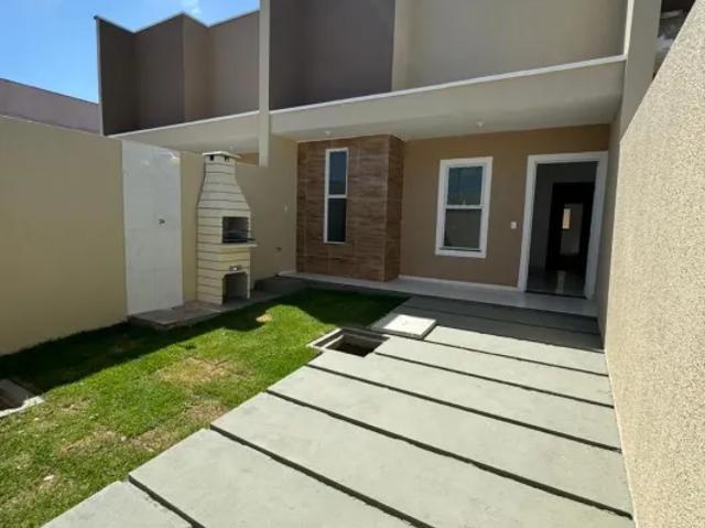 Casa com 3 Quartos e 2 banheiros à Venda, 85 m² por R$ 210.000
