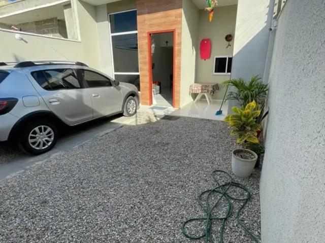 Casa com 3 Quartos e 2 banheiros à Venda, 85 m² por R$ 275.000