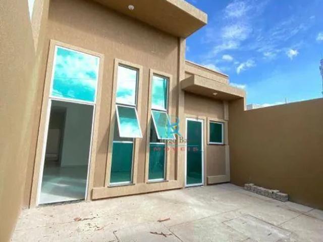 Casa com 3 Quartos e 2 banheiros à Venda, 85 m² por R$ 279.000