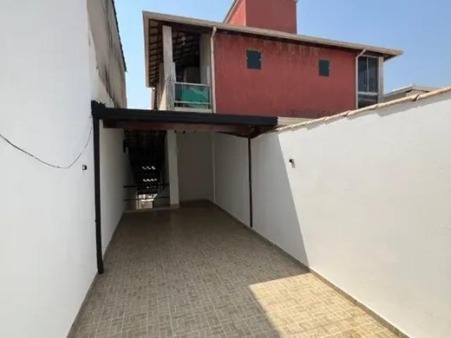 Casa com 3 Quartos e 2 banheiros à Venda, 85 m² por R$ 370.000