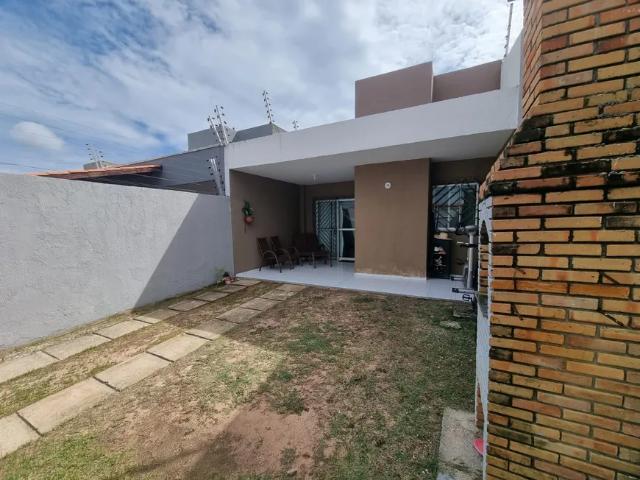 Casa com 3 Quartos e 2 banheiros à Venda, 88 m² por R$ 90.000