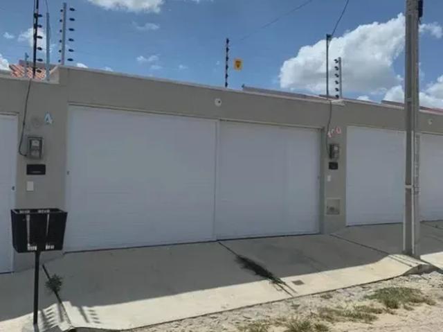 Casa com 3 Quartos e 2 banheiros à Venda, 80 m² por R$ 195.000