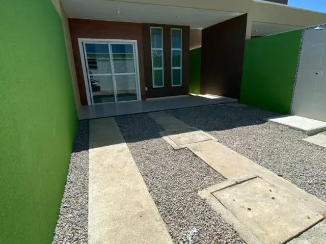 Casa com 3 Quartos e 2 banheiros à Venda, 80 m² por R$ 200.000