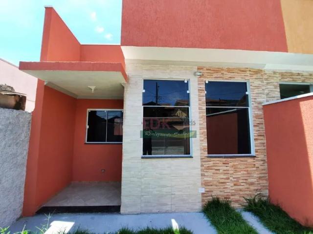 Casa com 3 Quartos e 2 banheiros à Venda, 80 m² por R$ 350.000