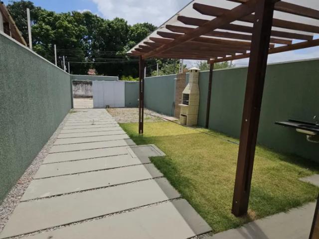 Casa com 3 Quartos e 2 banheiros à Venda, 80 m² por R$ 350.000