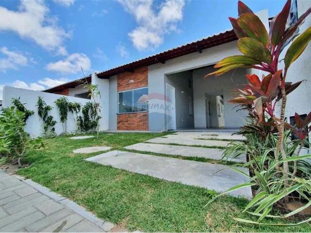 Casa com 3 Quartos e 2 banheiros à Venda, 83 m² por R$ 209.900