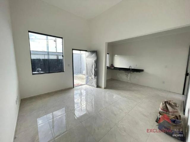 Casa com 3 Quartos e 2 banheiros à Venda, 83 m² por R$ 365.000