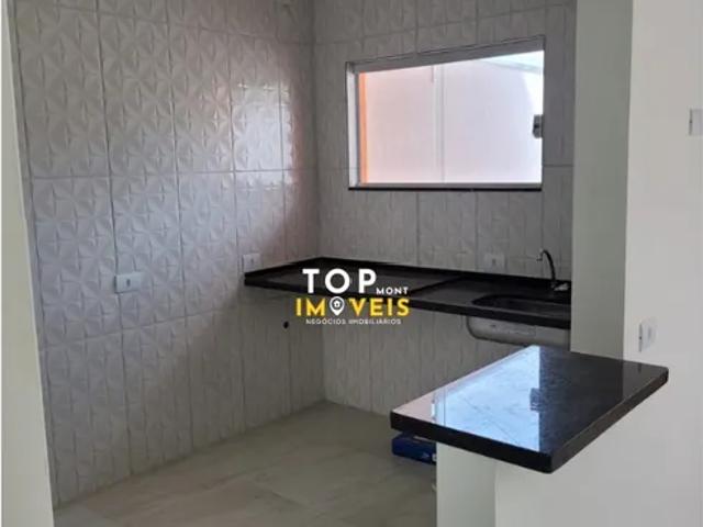 Casa com 3 Quartos e 2 banheiros à Venda, 94 m² por R$ 355.000