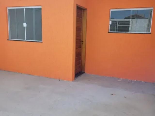 Casa com 3 Quartos e 2 banheiros à Venda, 94 m² por R$ 350.000