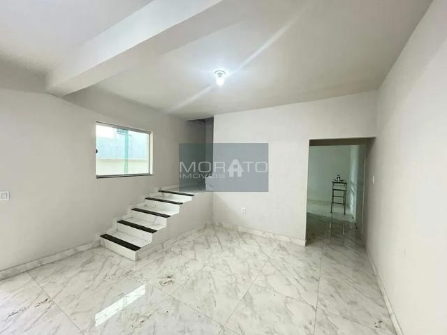 Casa com 3 Quartos e 2 banheiros à Venda, 95 m² por R$ 360.000