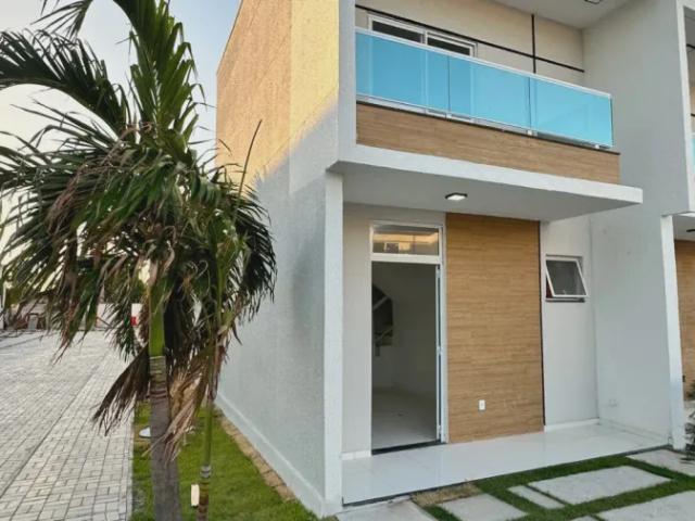 Casa com 3 Quartos e 2 banheiros à Venda, 96 m² por R$ 299.000