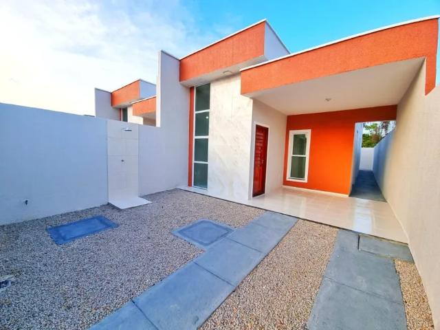 Casa com 3 Quartos e 2 banheiros à Venda, 90 m² por R$ 195.000