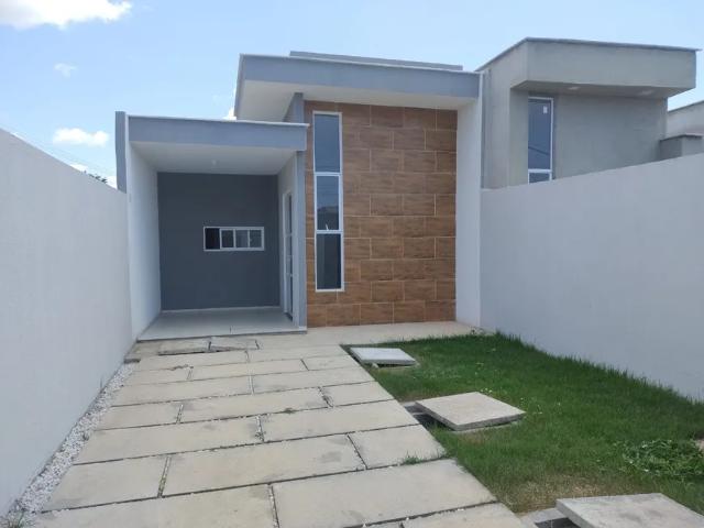 Casa com 3 Quartos e 2 banheiros à Venda, 90 m² por R$ 230.000