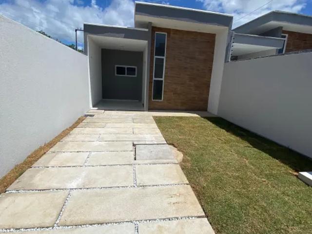 Casa com 3 Quartos e 2 banheiros à Venda, 90 m² por R$ 230.000