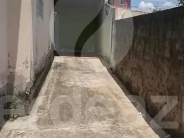 Casa com 3 Quartos e 2 banheiros à Venda, 90 m² por R$ 270.000