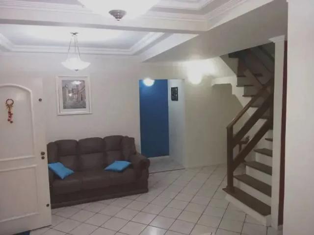 Casa com 3 Quartos e 2 banheiros à Venda, 90 m² por R$ 460.000