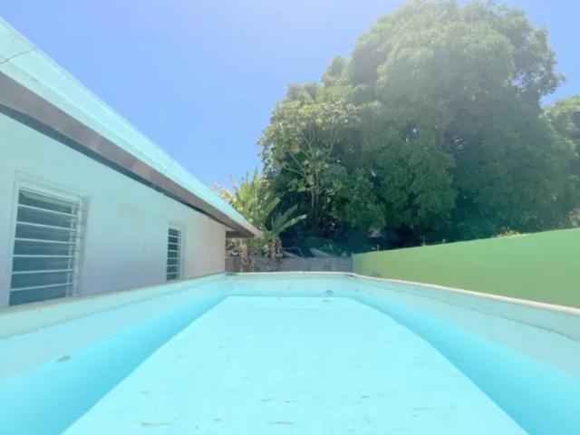 Casa com 3 Quartos e 2 banheiros à Venda, 90 m² por R$ 870.000