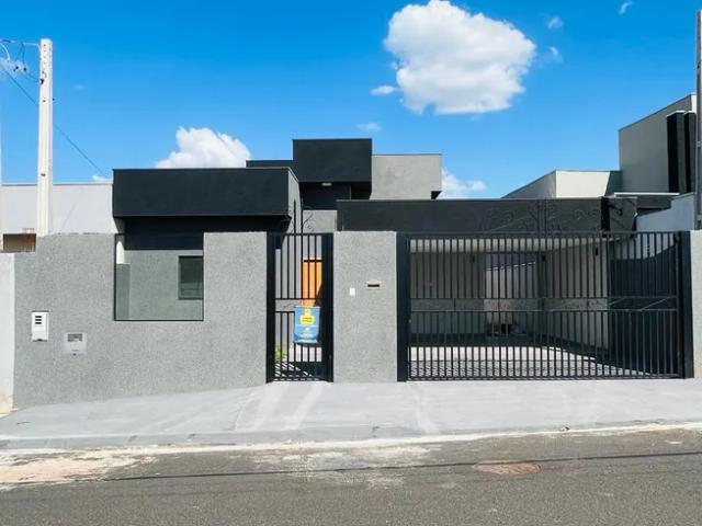 Casa com 3 Quartos e 2 banheiros à Venda, 92 m² por R$ 335.000