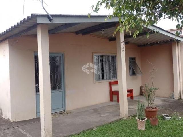 Casa com 3 quartos e 2 banheiros bem localizada no bairro Tancredo Neves em Santa Maria