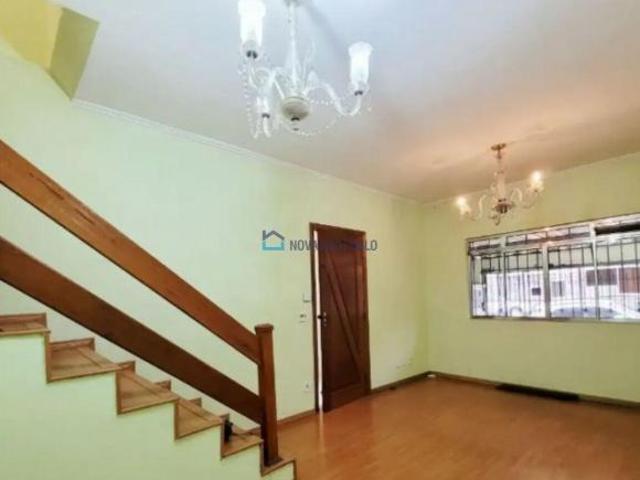 Casa com 3 quartos e 2 vagas na Saúde