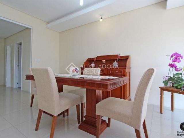 Casa com 3 quartos e 2 vagas no bairro Jardim