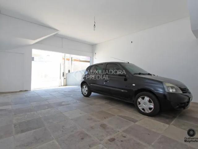 Casa com 3 quartos e 2 vagas no bairro Jardim