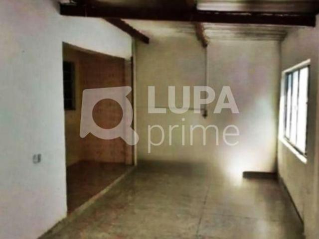 CASA COM 3 QUARTOS E 2 VAGAS DE GARAGEM À VENDA EM BORTOLÂNDIA