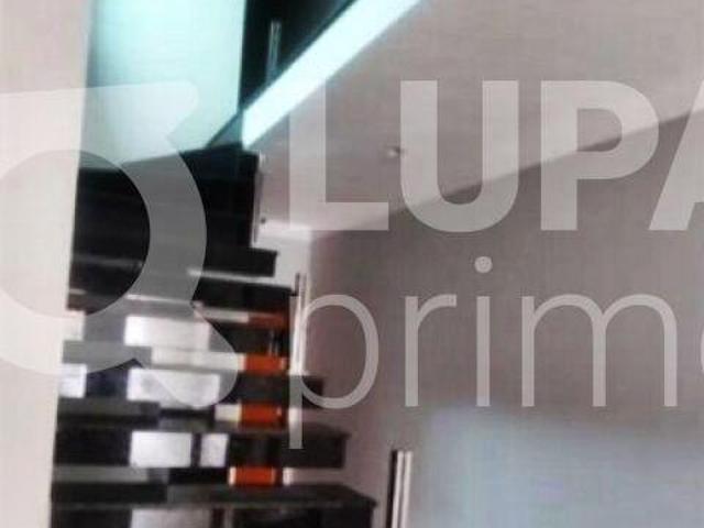 CASA COM 3 QUARTOS E 2 VAGAS DE GARAGEM À VENDA EM SANTANA