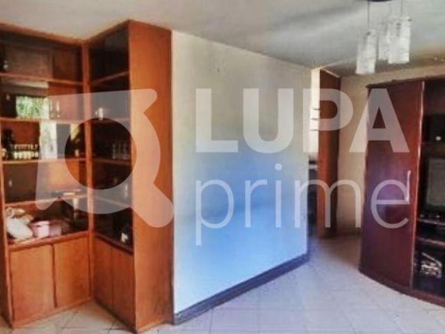 CASA COM 3 QUARTOS E 2 VAGAS DE GARAGEM À VENDA NA VILA MARIA ALTA
