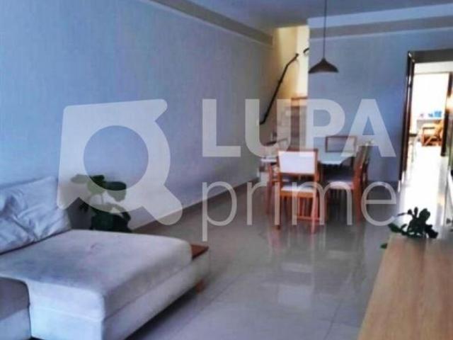 CASA COM 3 QUARTOS E 2 VAGAS DE GARAGEM À VENDA NA VILA CONSTANÇA
