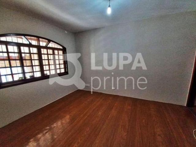 CASA COM 3 QUARTOS E 2 VAGAS DE GARAGEM À VENDA NA VILA EDE